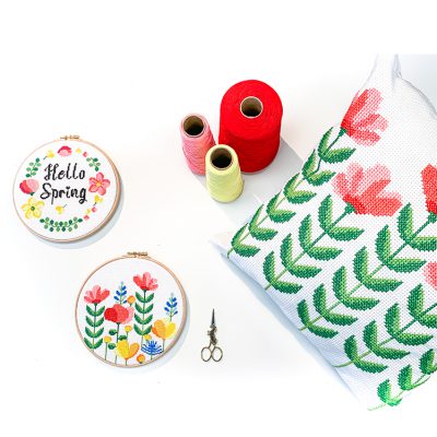 Spring flower hoop cross stitch kit | Studio Koekoek
