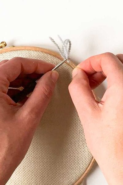 How to punch needle with two colors yarn | Studio Koekoek