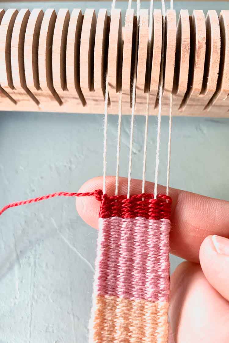 How to weave a bracelet for beginners - Studio Koekoek